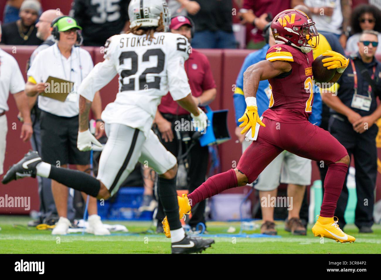 Washington Commanders running back Jeremy McNichols (26) scores a ...