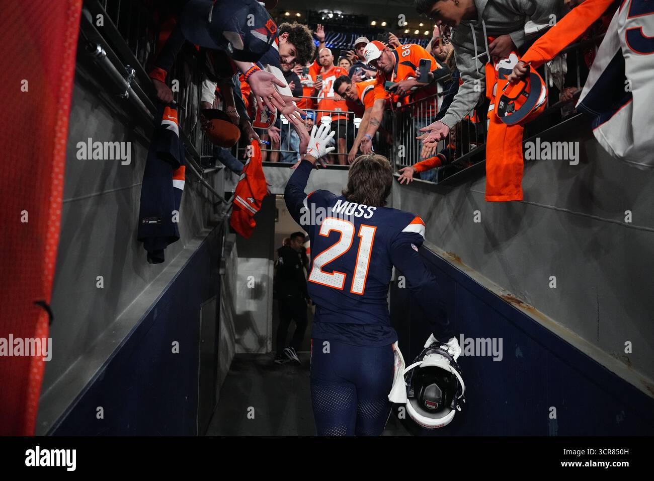 Denver Broncos cornerback Riley Moss (21) celebrate the win against the ...