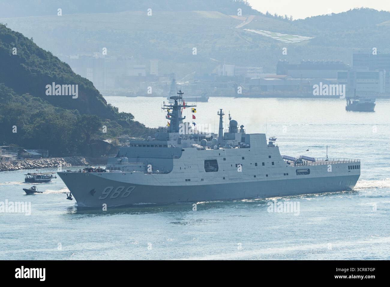 Chinese People's Liberation Army's amphibious landing ship Yimeng Shan ...