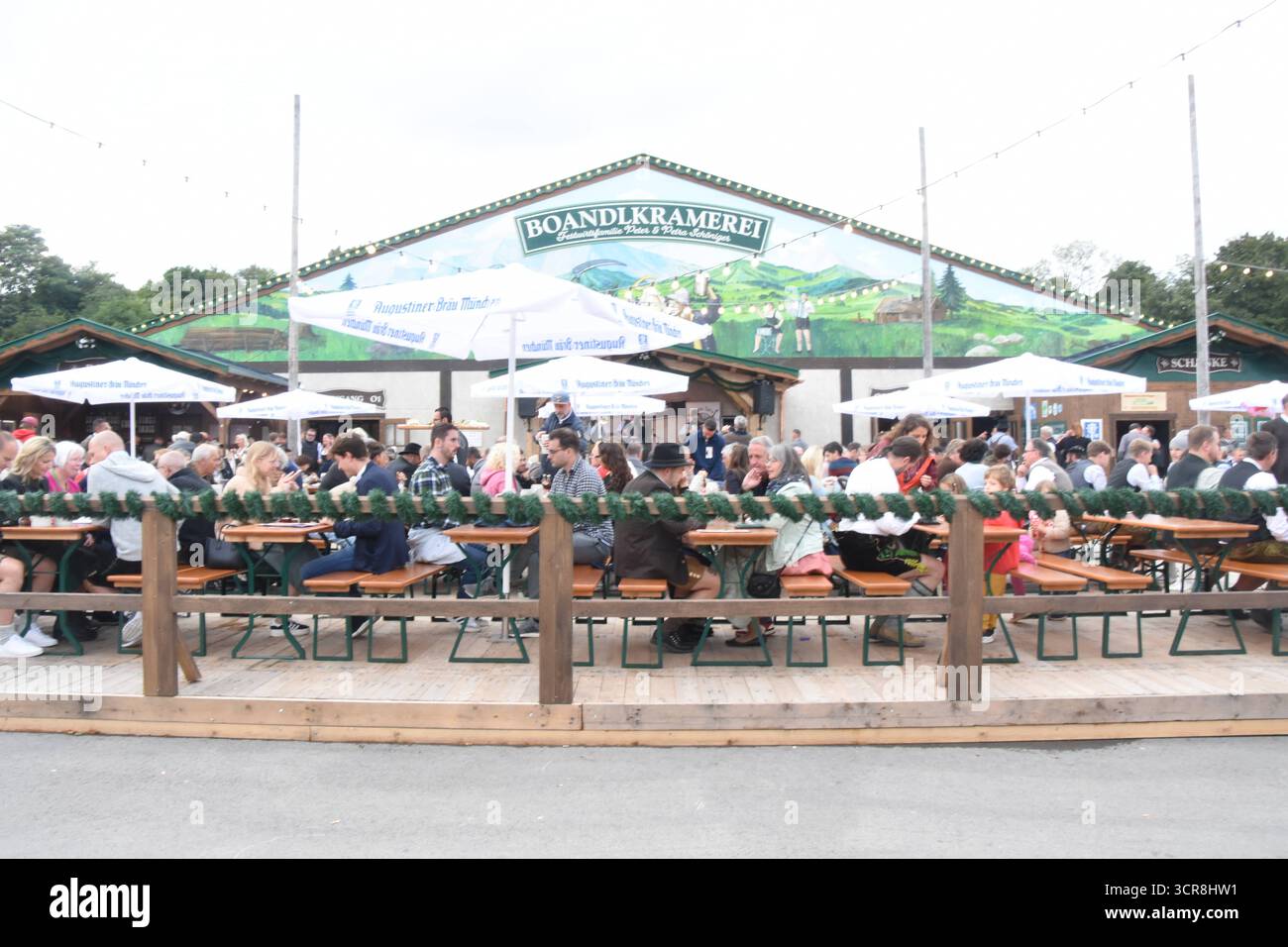 Muenchen 26.09.2025 Theresienwiese Oktoberfest Oide Wiesn ...