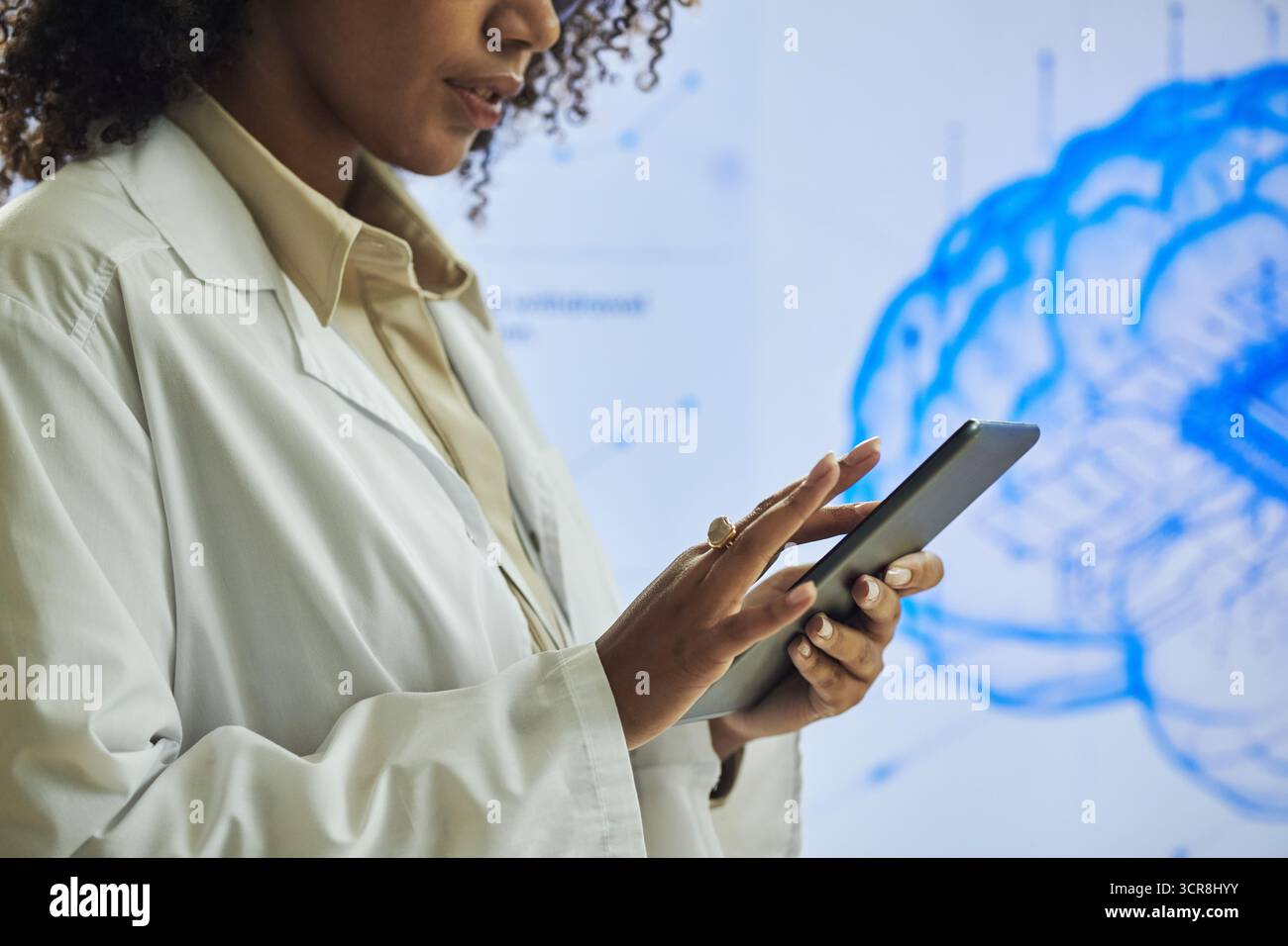 Tablet medical research woman hi-res stock photography and images - Alamy