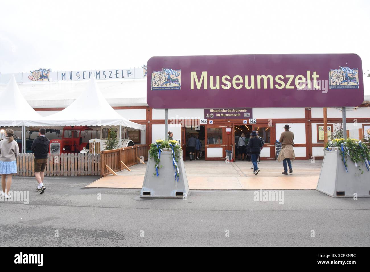 Muenchen 26.09.2025 Theresienwiese Oktoberfest Oide Wiesn ...