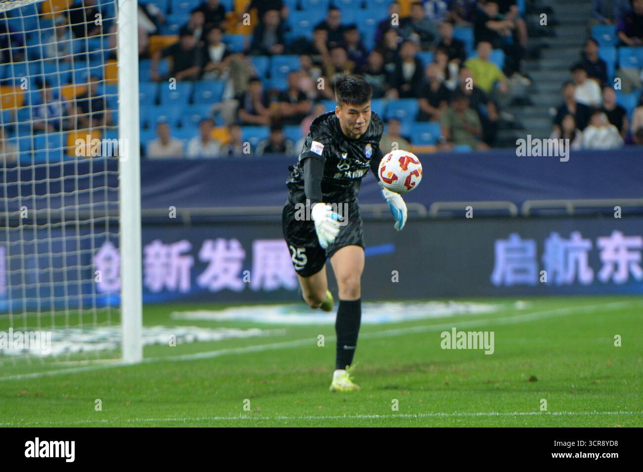 Tianjin Jinmen Tiger Football Club defeated Henan Jiuzu Dukang Football ...