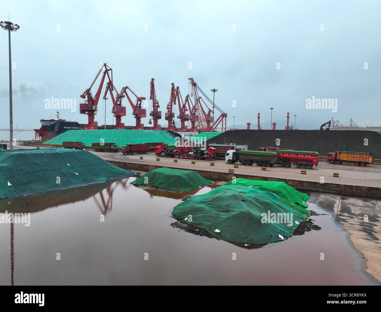 Aerial photo shows the ship unloading coals at Lianyungang Port in ...