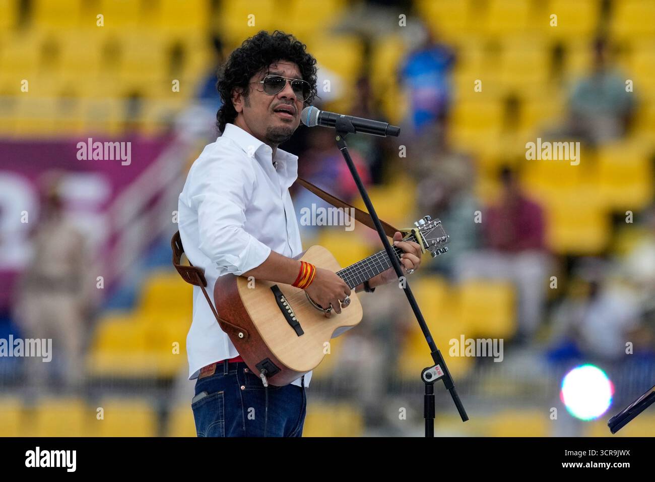 Anagram Papon Mahanta, Bollywood singer performs to tribute Singer ...
