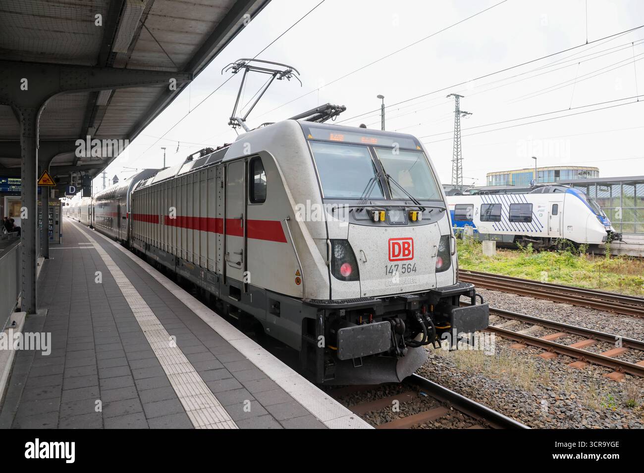 Bahnhof Rheine. Intercity Zug der Deutschen Bahn IC / IC2 Doppelstock ...