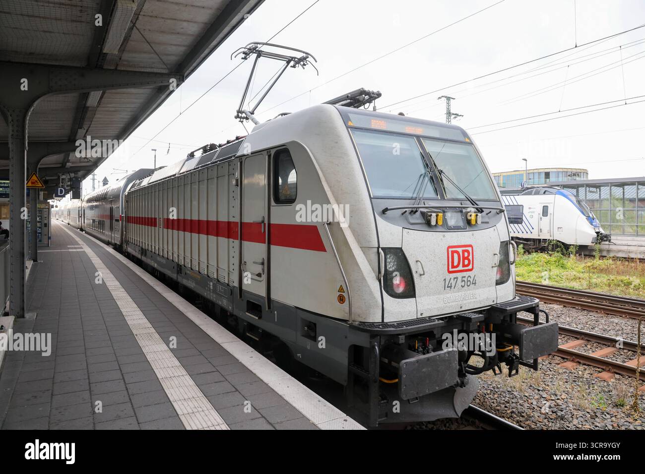Bahnhof Rheine. Intercity Zug der Deutschen Bahn IC / IC2 Doppelstock ...