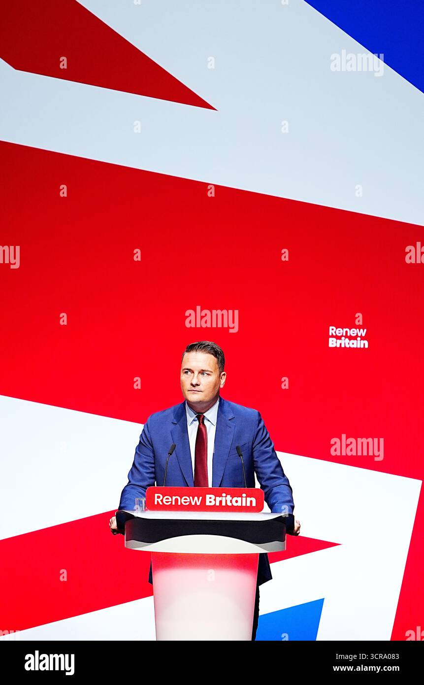 Health Secretary Wes Streeting delivers a speech during the Labour ...