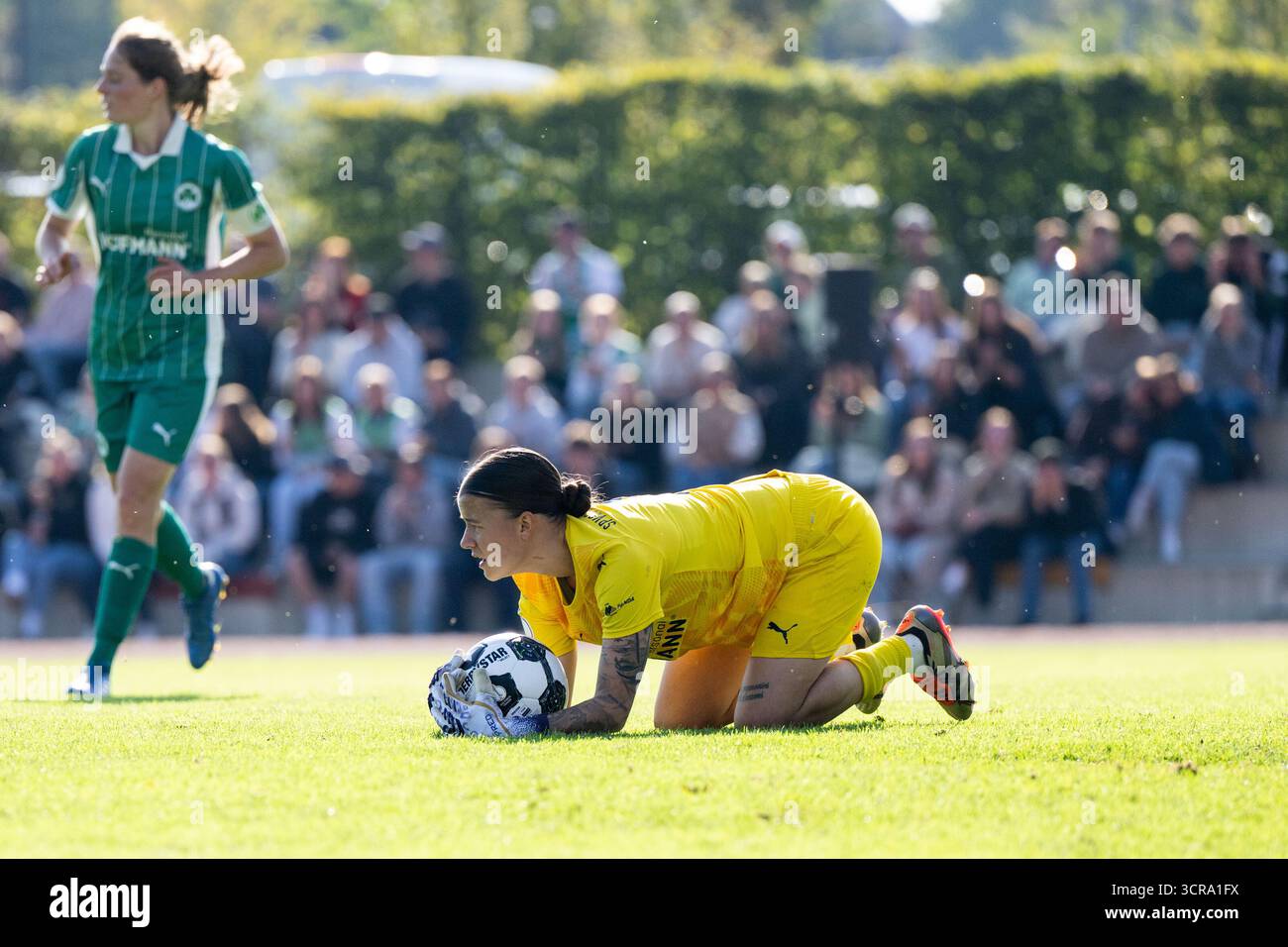 Lisa Bayer (SpVgg Greuther Fuerth, #01) am Ball, GER, SpVgg Greuther ...