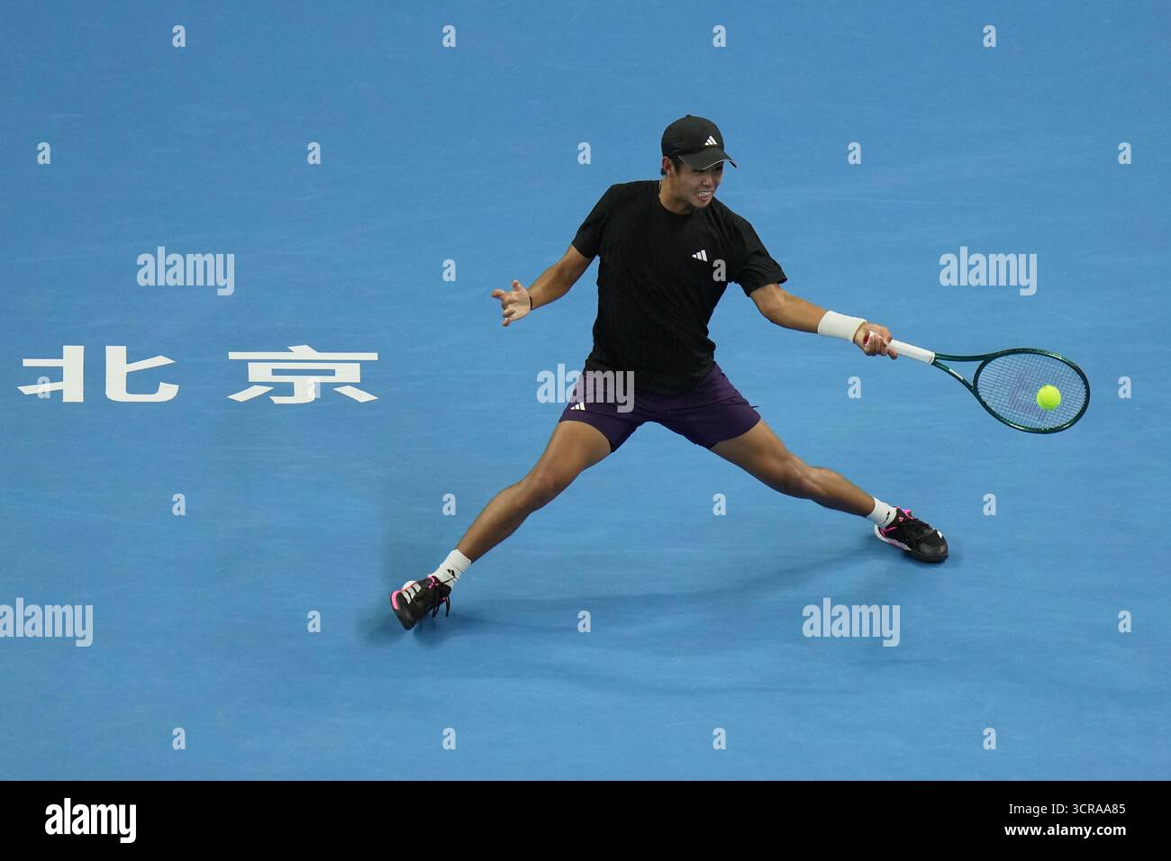 Learner Tien, of the United States returns a forehand shot from Daniil ...