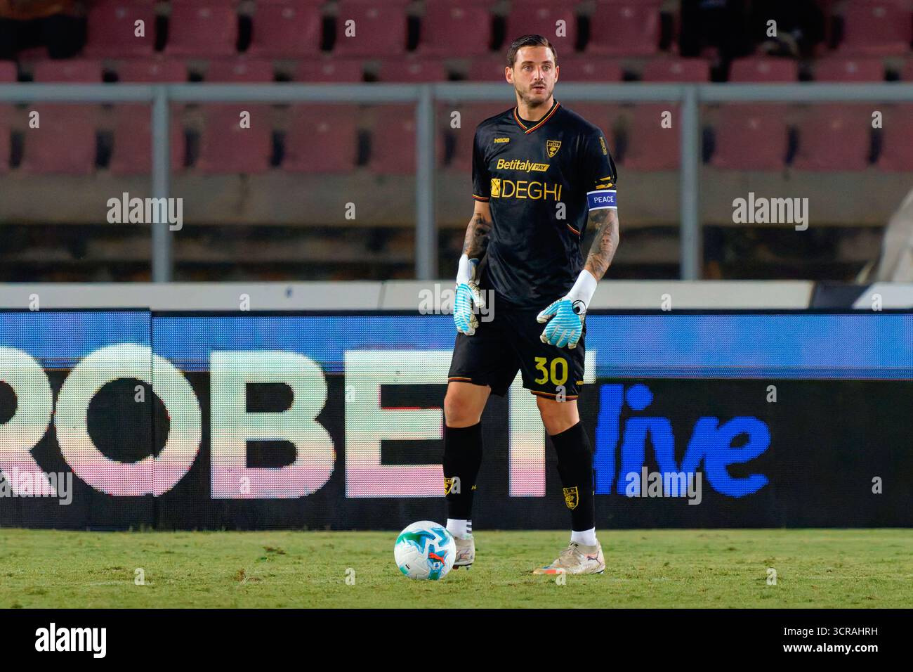 Lecce, Italy. 28th Sep, 2025. Wladimiro Falcone of US Lecce during US ...