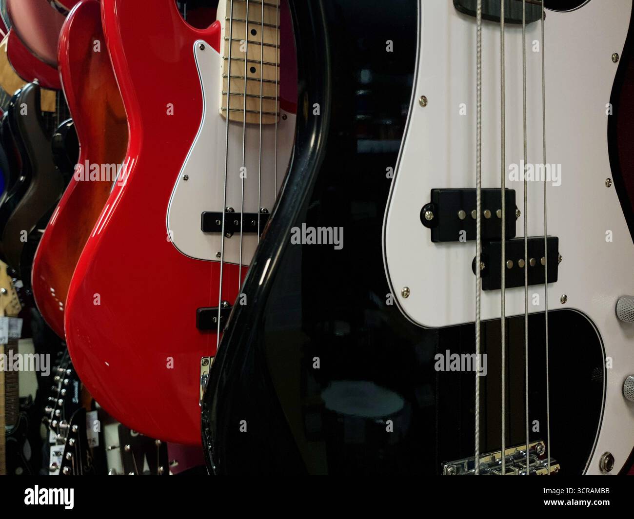 Lot electric guitars in row hi-res stock photography and images - Alamy