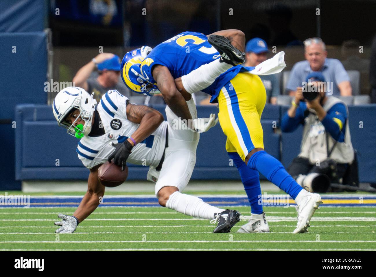 Los Angeles Rams safety Kam Curl (3) breaks up a pass intended for ...