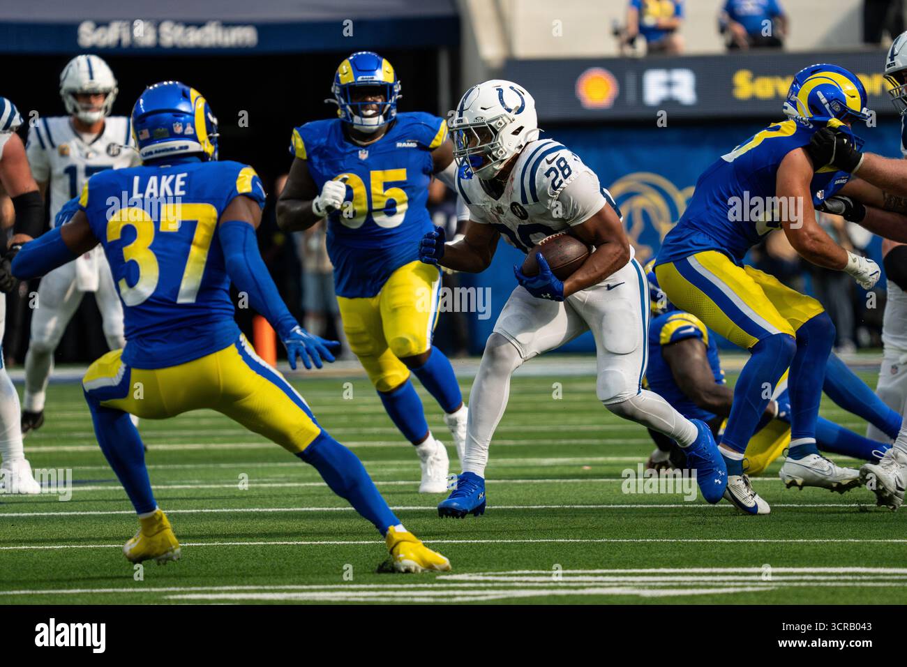 Indianapolis Colts running back Jonathan Taylor (28) runs the ball ...