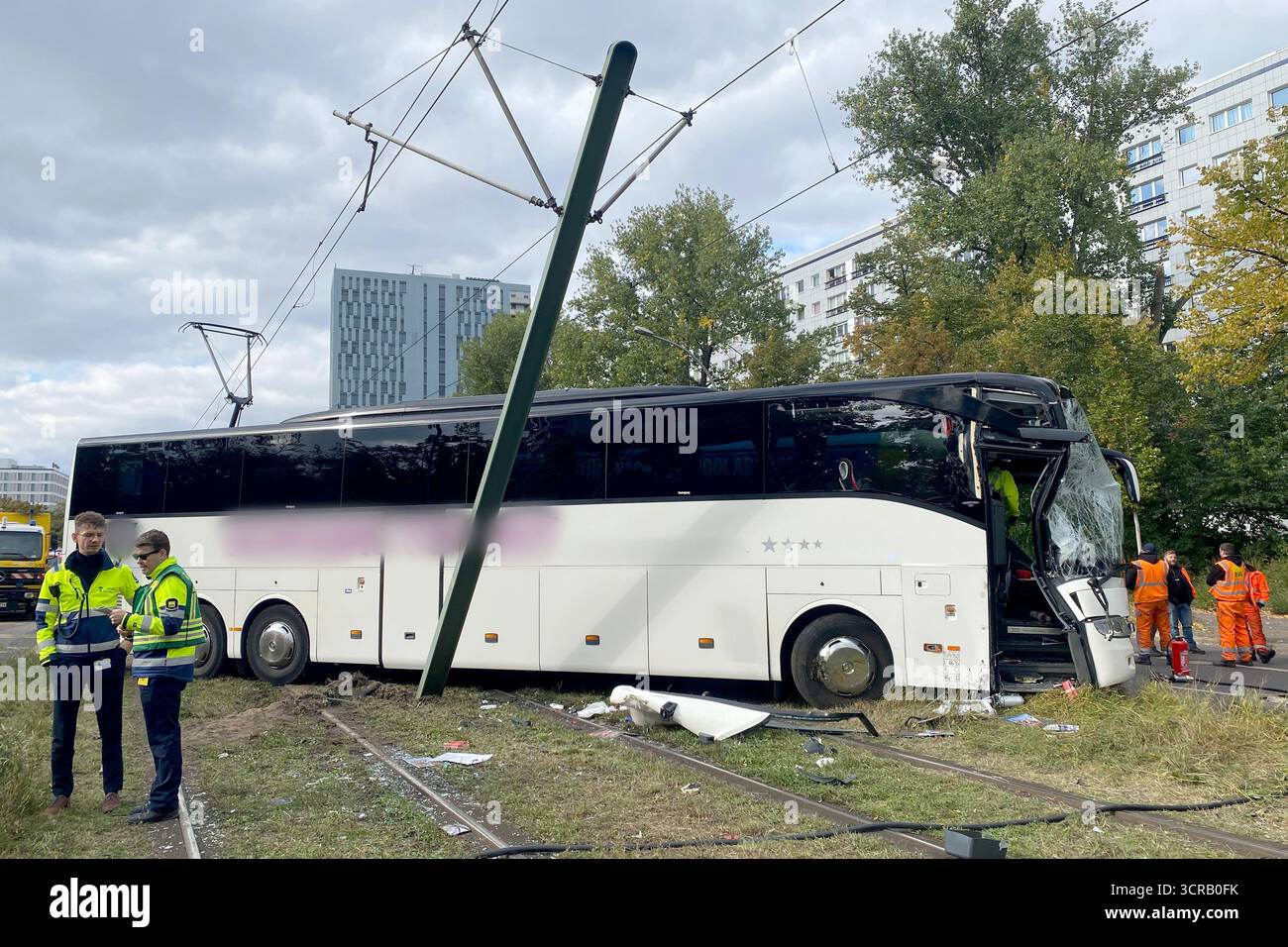 Berlin, Germany. 30th Sep, 2025. Emergency services and police are on ...