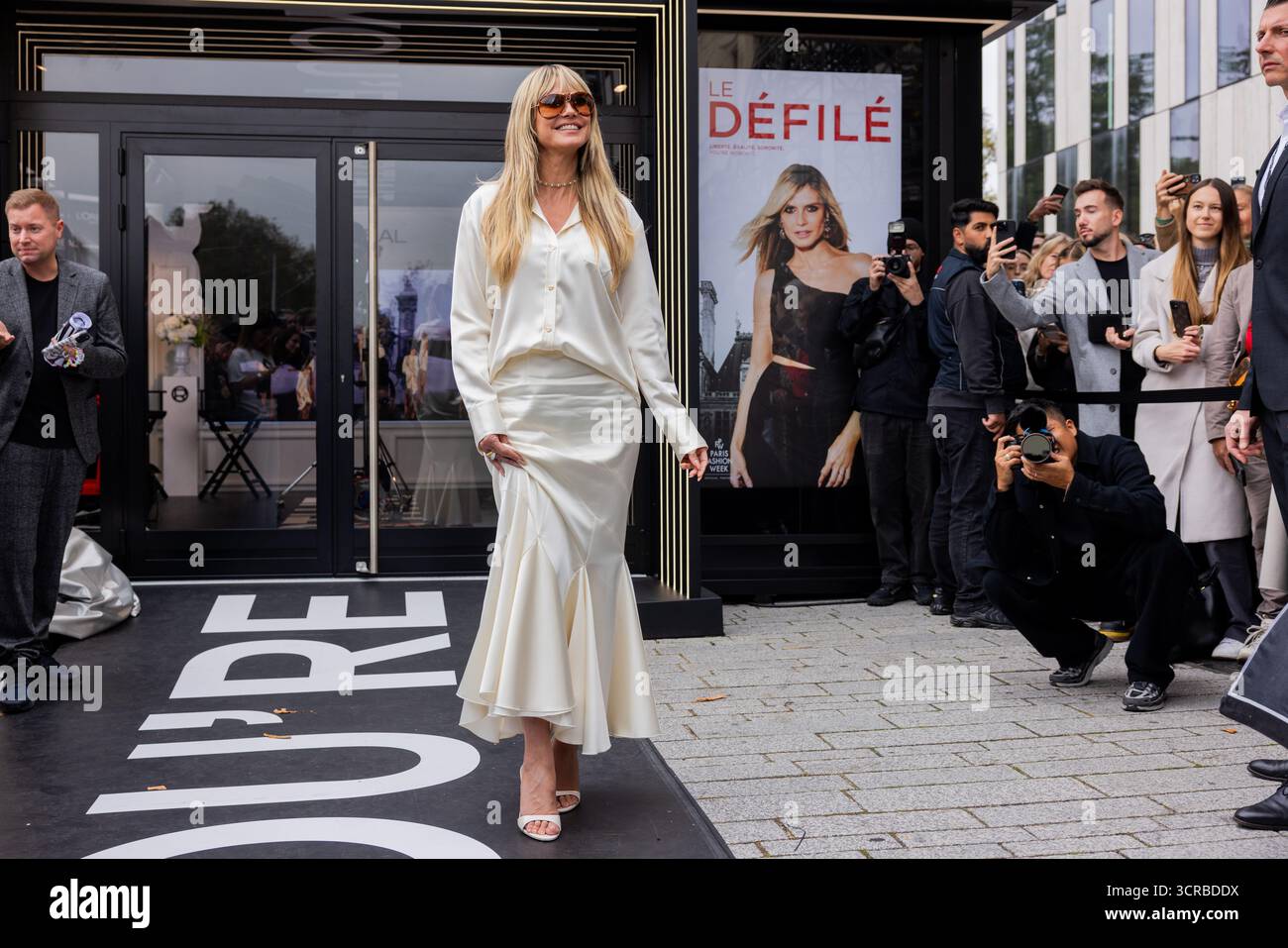 Duesseldorf, Germany. 30th Sep, 2025. Heidi Klum (M), model and ...