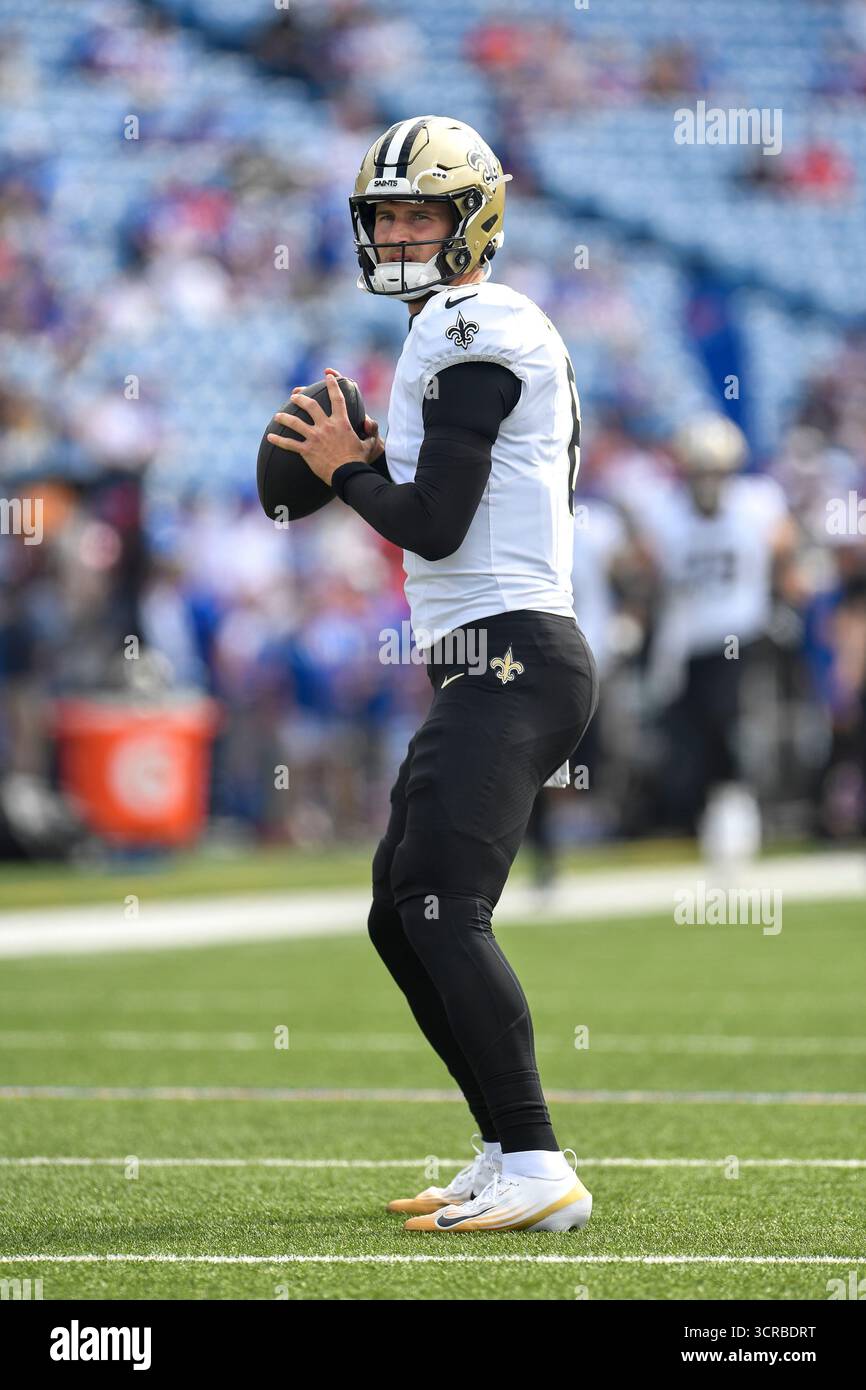 New Orleans Saints quarterback Tyler Shough (6) warms up before an NFL ...