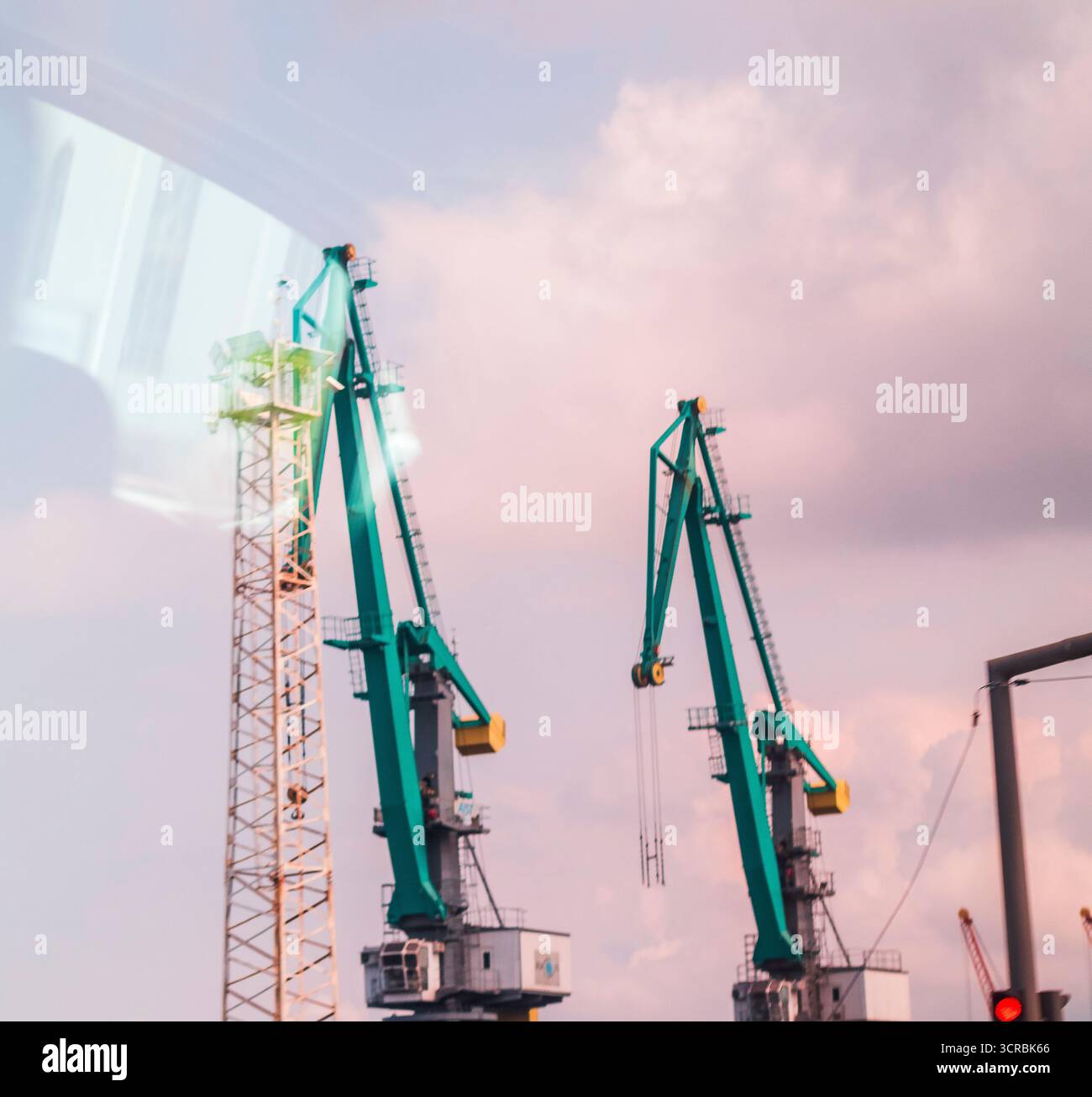 Heavy cranes machinery in operation hi-res stock photography and images ...