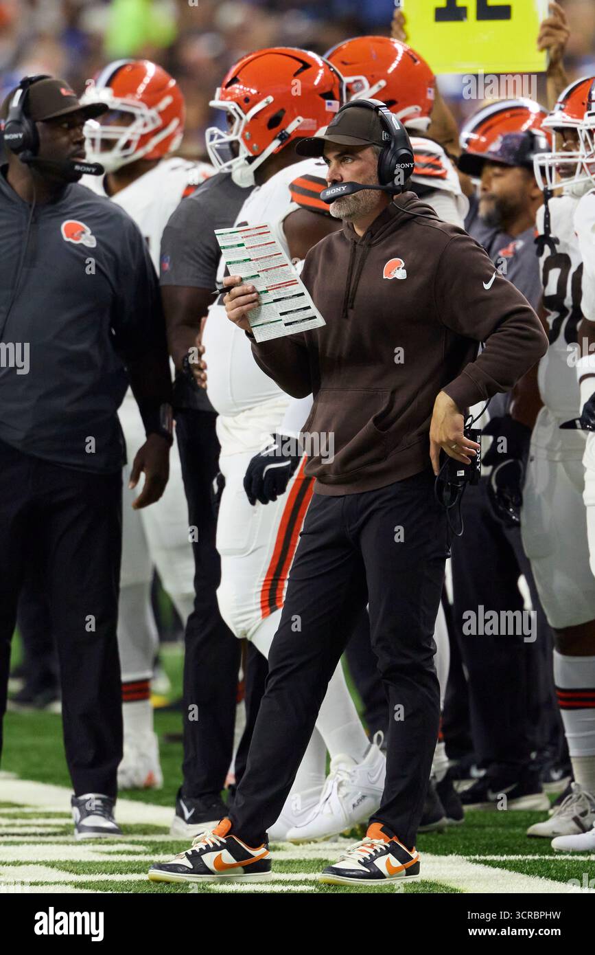 Cleveland Browns head coach Kevin Stefanski on the sideline against the ...