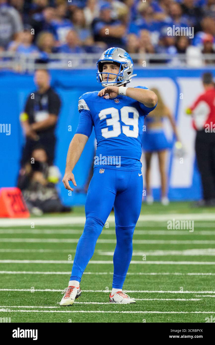 Detroit Lions kicker Jake Bates (39) gets set to take a kick against ...