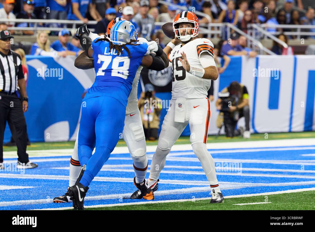Cleveland Browns quarterback Joe Flacco (15) passes as Detroit Lions ...