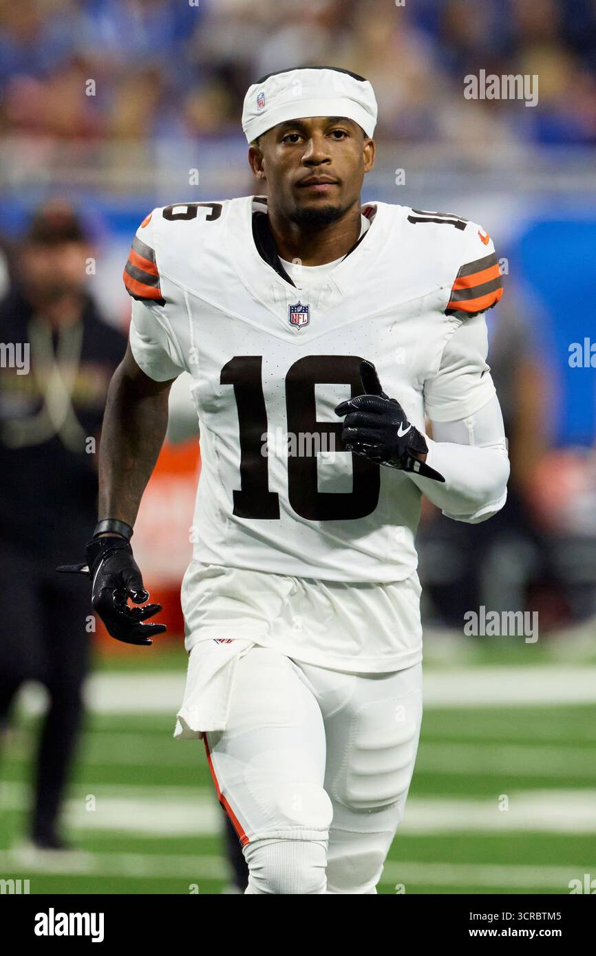 Cleveland Browns wide receiver David Bell (18) runs off the field ...