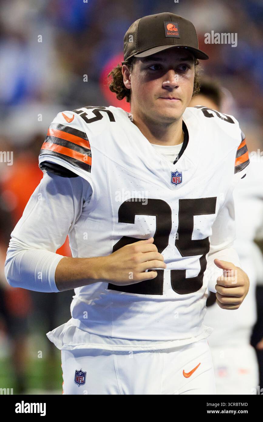 Cleveland Browns kicker Andre Szmyt (25) runs off the field against the ...