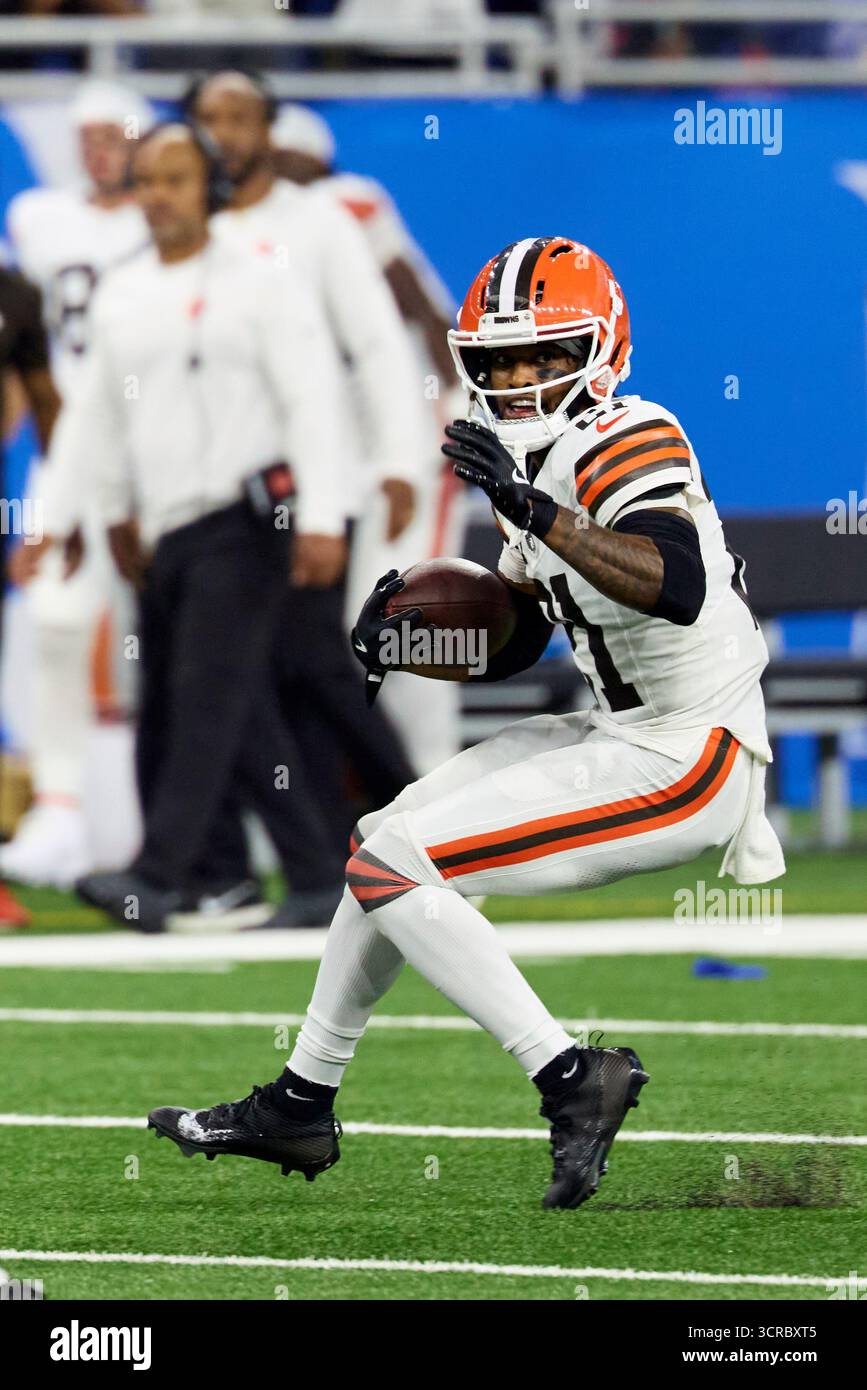 Cleveland Browns cornerback Denzel Ward (21) runs the ball after he ...