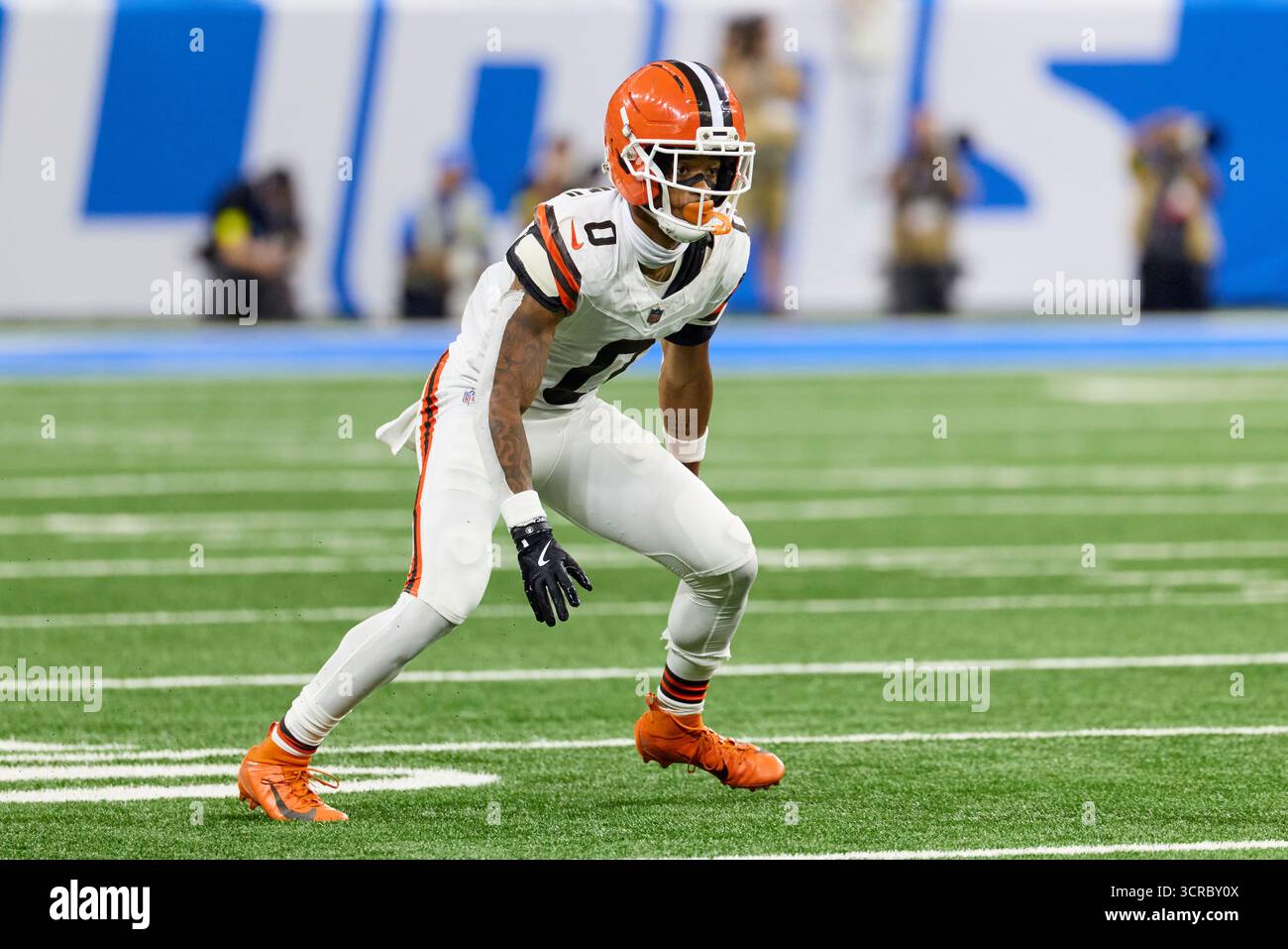 Cleveland Browns cornerback Greg Newsome II (0) pursues a play against ...