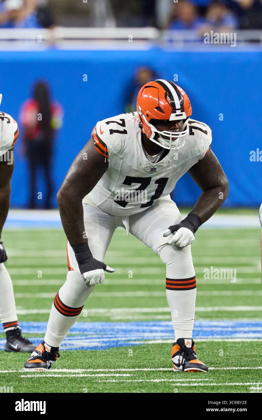 Cleveland Browns offensive tackle Cornelius Lucas (71) gets set on offense against the Detroit ...