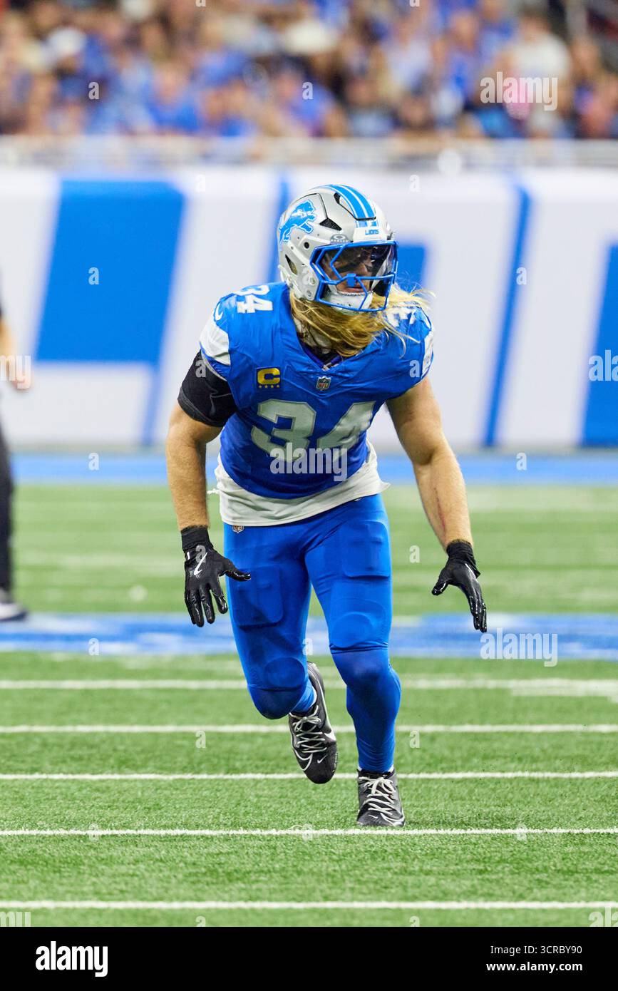 Detroit Lions middle linebacker Alex Anzalone (34) pursues a play on ...