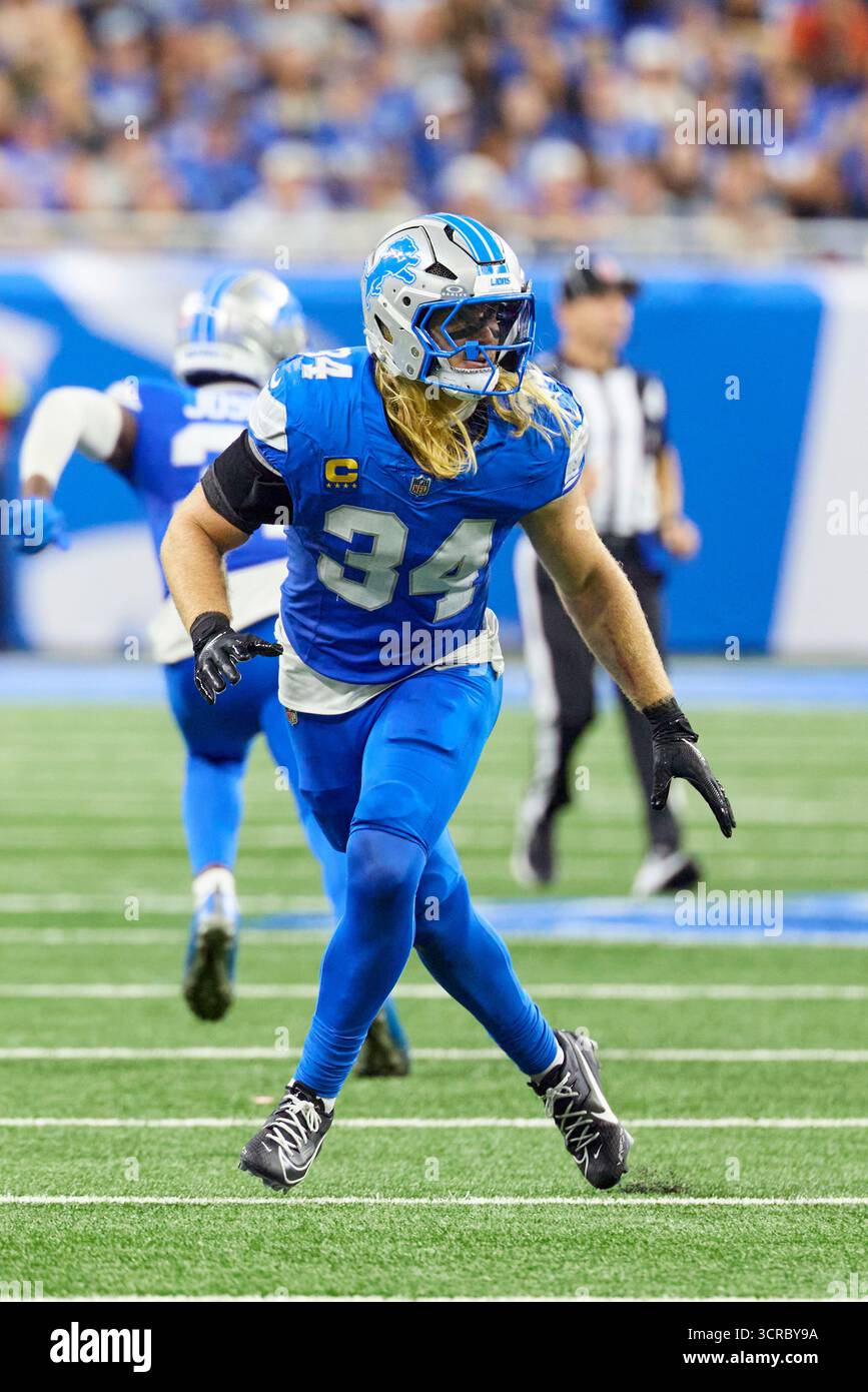 Detroit Lions middle linebacker Alex Anzalone (34) pursues a play on ...
