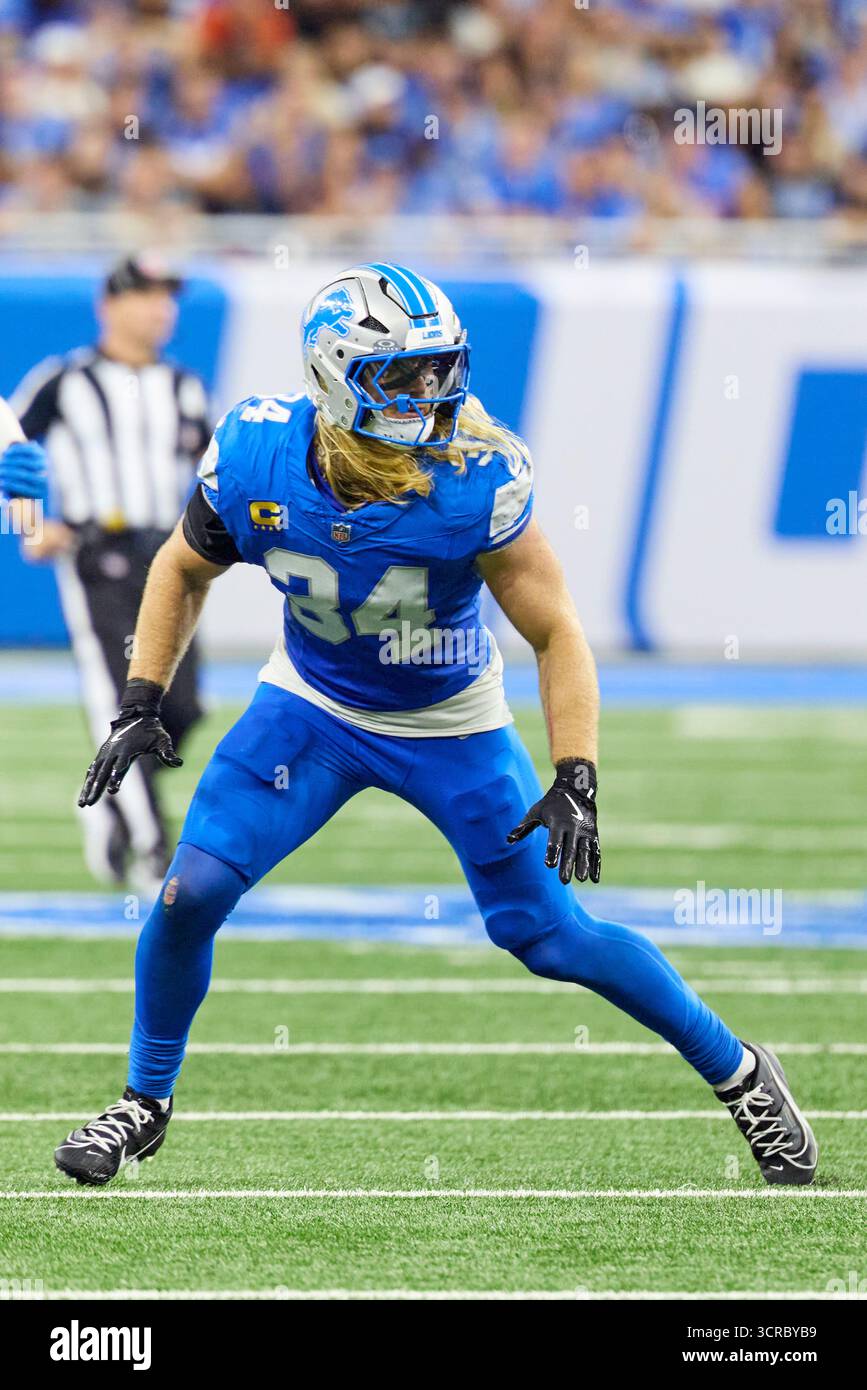Detroit Lions middle linebacker Alex Anzalone (34) pursues a play on ...