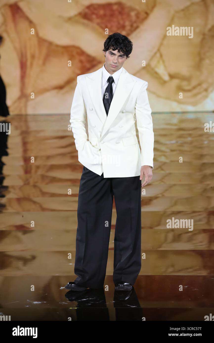 Paris, France, on 29 september 2025, Le Defilé L'Oréal, Jacob Rott ...