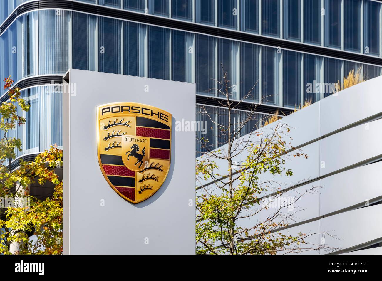 Porsche Zentrum Autohaus am Pragsattel. Porsche Design Tower Hochhaus ...