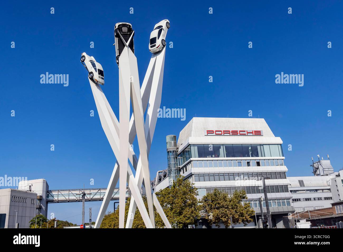 Porscheplatz, Stuttgart Zuffenhausen mit Porsche Hauptverwaltung ...