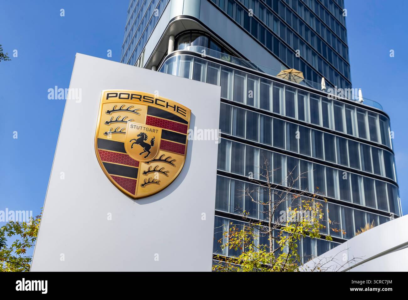 Porsche Zentrum Autohaus am Pragsattel. Porsche Design Tower Hochhaus ...