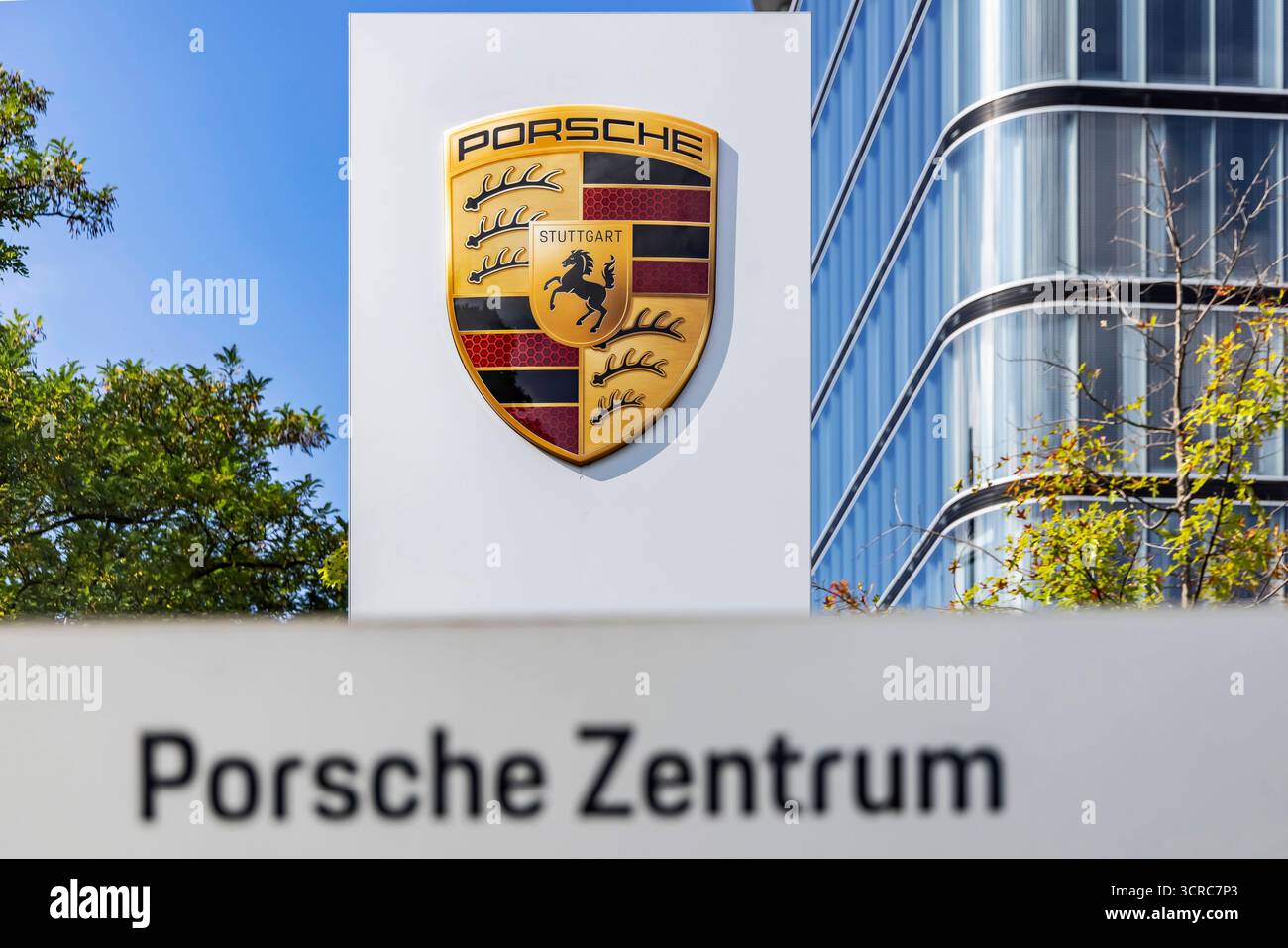 Porsche Zentrum Autohaus am Pragsattel. Porsche Design Tower Hochhaus ...