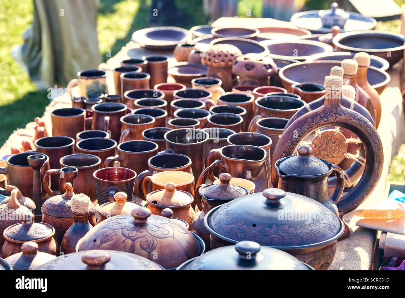 Image of traditional clay dishes at the fair Stock Photo - Alamy