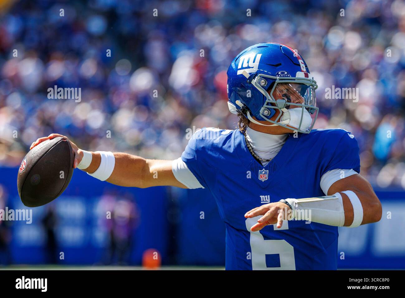 New York Giants quarterback Jaxson Dart (6) warms up before an NFL ...