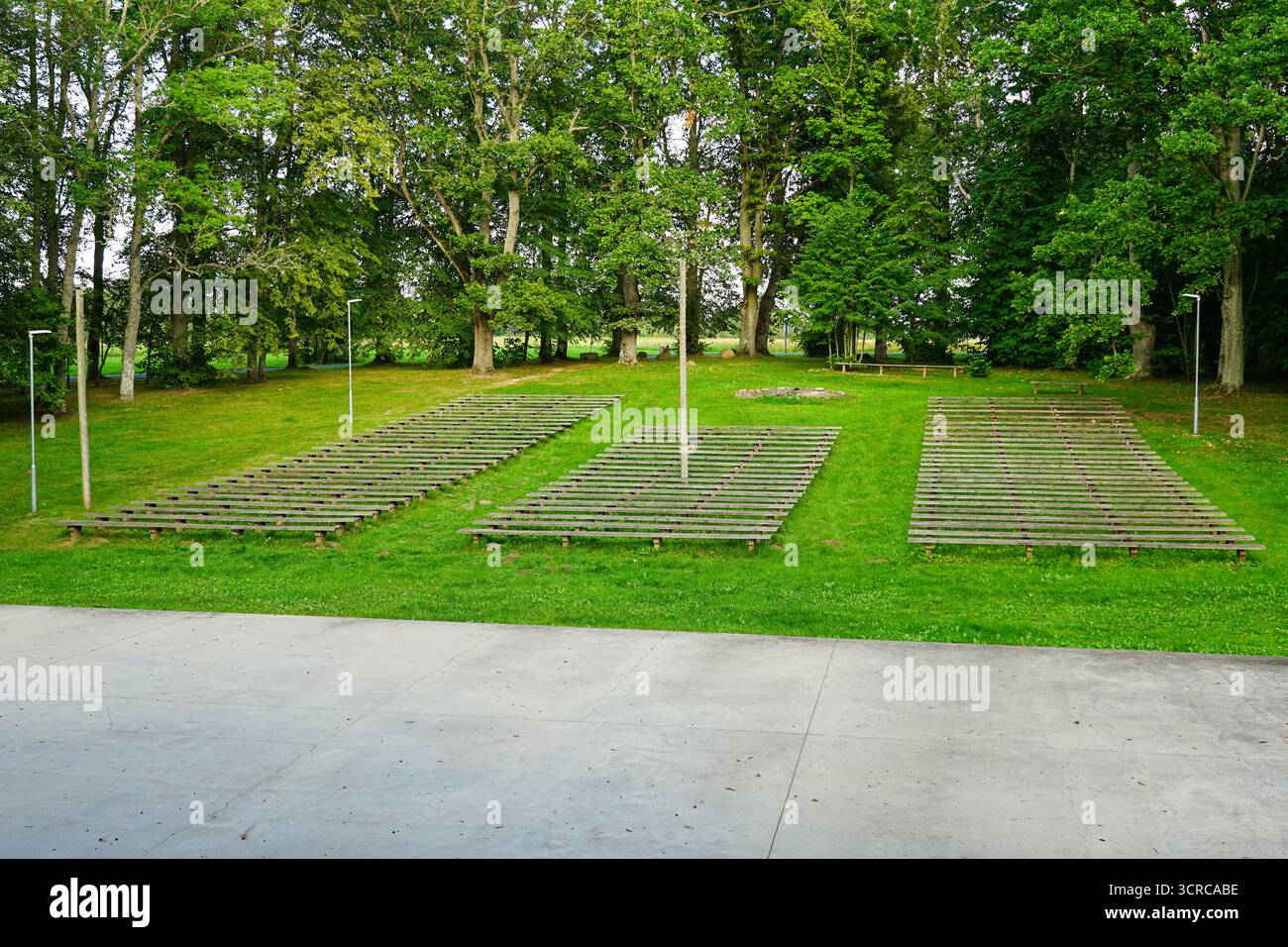 Stage surrounded by seating hi-res stock photography and images - Alamy