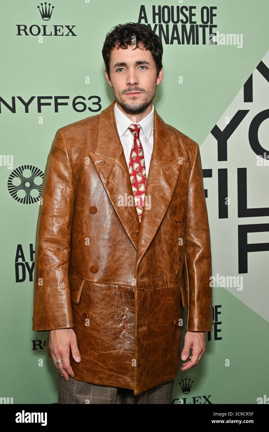 Jonah Hauer-King attends the premiere of "A House of Dynamite" at Alice ...