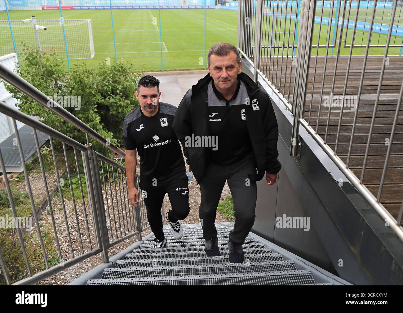 Interims geschäftsführer tsv 1860 münchen li auf dem weg hi-res stock ...