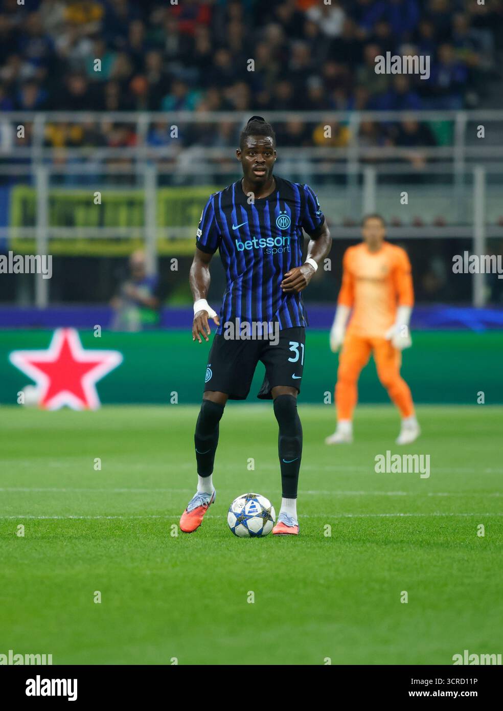 Milan, Italy. 30th Sep, 2025. Yann Bisseck of FC Inter during the Uefa ...