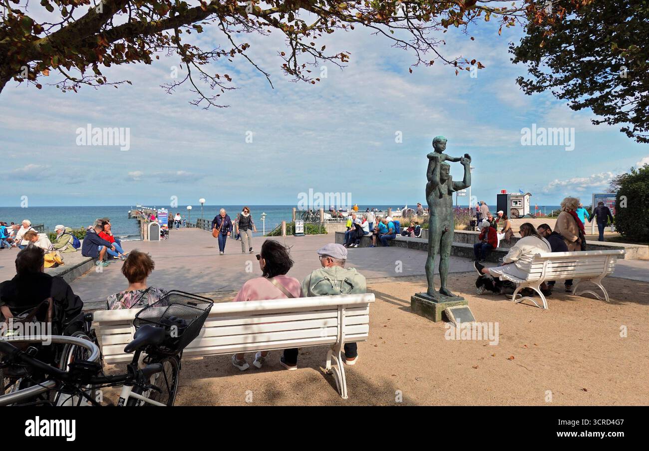 Immer viele Urlauber an der Seebrücke in Kühlungsborn wie hier am 15.09 ...