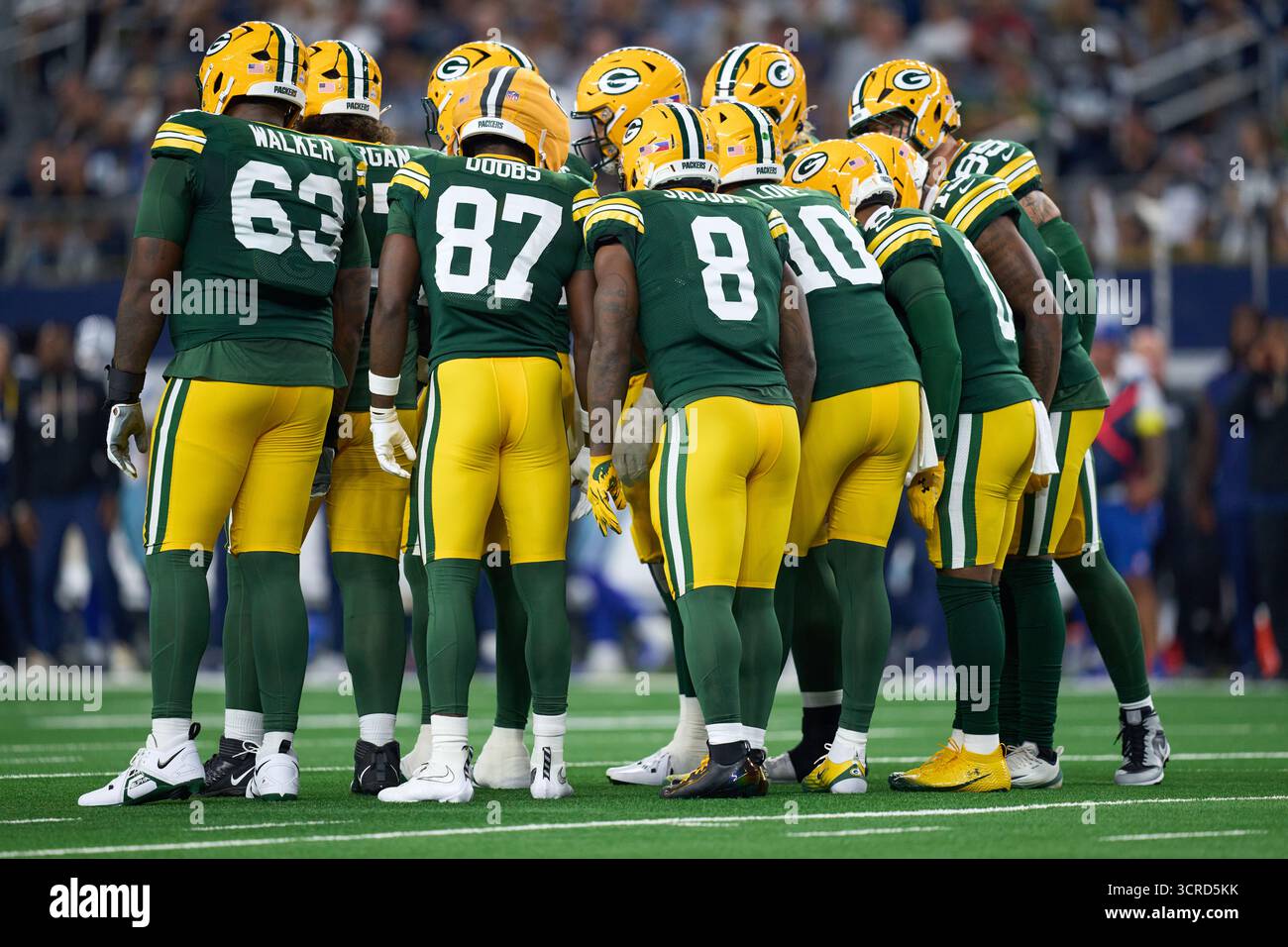 Green Bay Packers offensive players huddle during an NFL football game ...