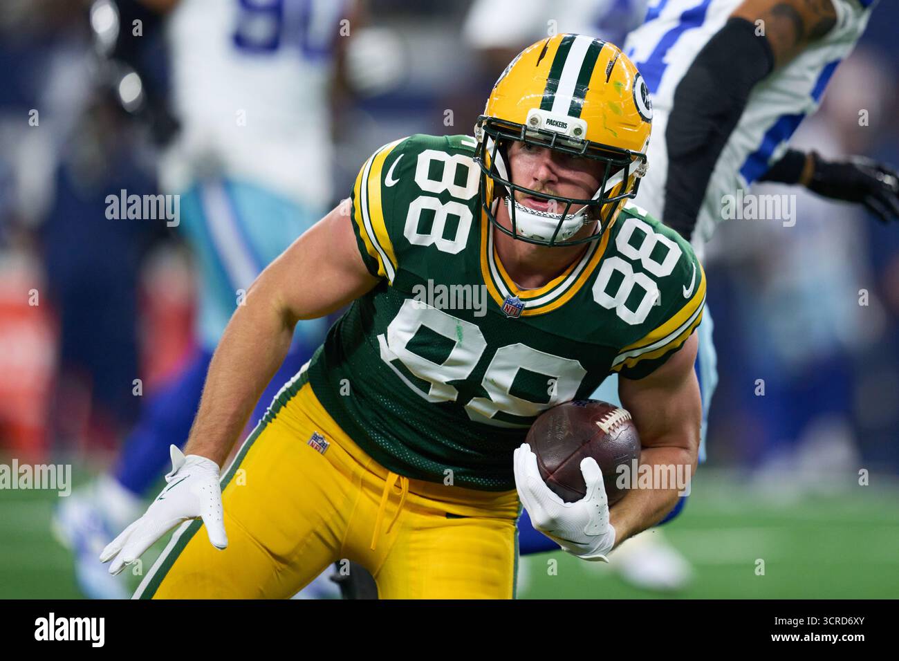 Green Bay Packers tight end Luke Musgrave (88) runs after making a ...