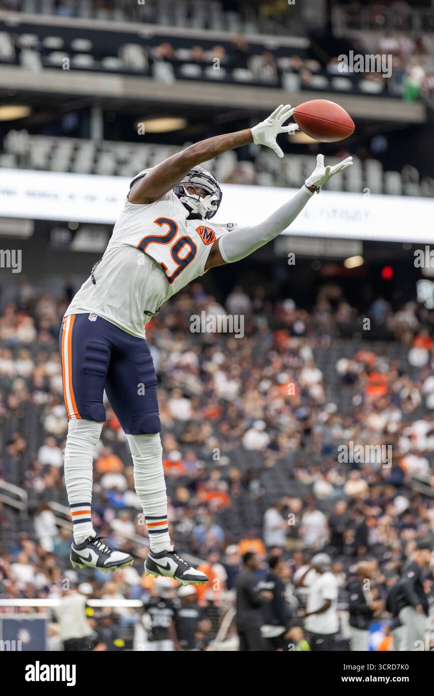 Chicago Bears defensive back Tyrique Stevenson (29) warms up before ...