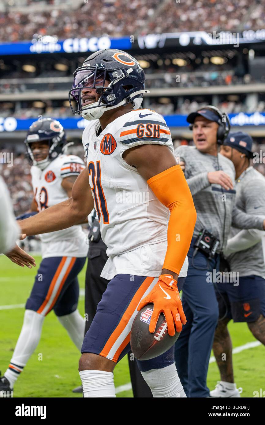 Chicago Bears safety Kevin Byard III (31) intercepts a pass and ...