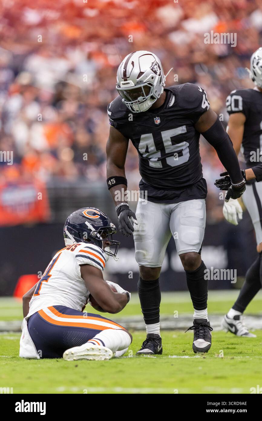 Las Vegas Raiders linebacker Devin White (45) against the Chicago Bears ...